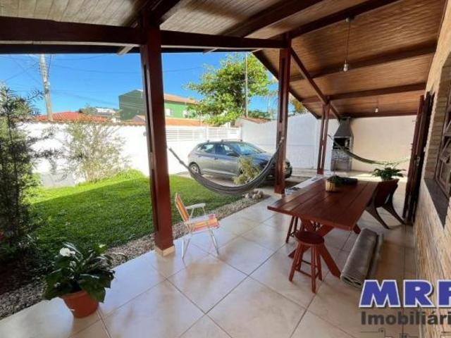 Casa a venda em Ubatuba, muito bem localizada no bairro do Lázaro a 500 metros da Praia !