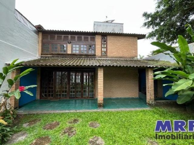 Casa a venda em Ubatuba, na Praia da Maranduba com 3 quartos e aceita financiamento !