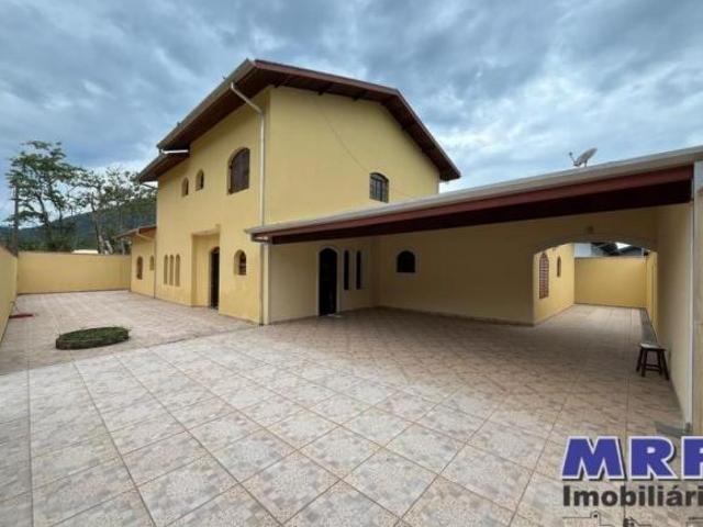 Casa à venda em Ubatuba no bairro da Lagoinha com Piscina. Aceita financiamento !