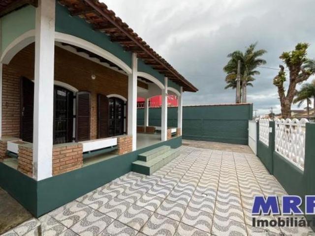 Casa a venda em Ubatuba no bairro da Maranduba a poucos metros da Praia e dos comércios !