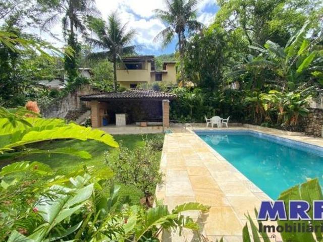 Casa a venda em Ubatuba, no bairro Tabatinga a 300 metros da praia, com 3 dormitórios e piscina !