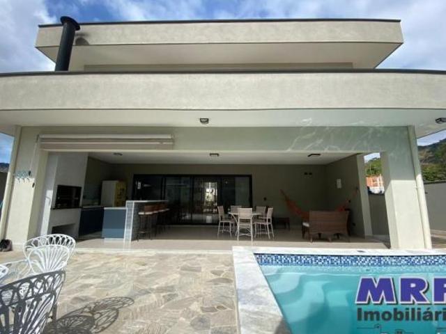 Casa à venda em Ubatuba. Praia da Lagoinha. Condomínio fechado. 4 dormitórios. Com piscina