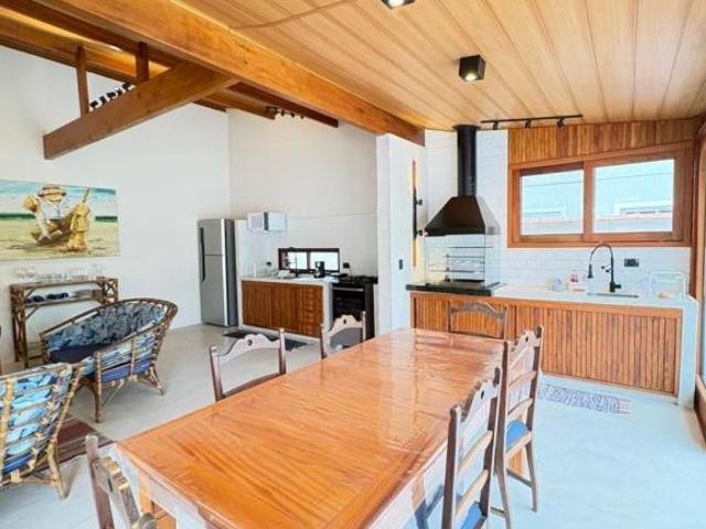 Casa à venda em Ubatuba SP, Barra da Lagoa: 3 quartos, 1 suíte, 2 salas, 2 banheiros, 2 vagas de gar