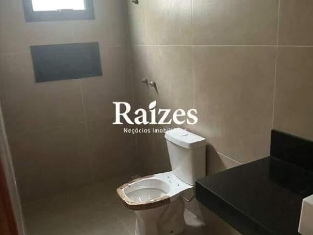 Casa à venda em Uberlândia Bairro Aclimação Leste | 3 suítes, varanda gourmet, porcelanato