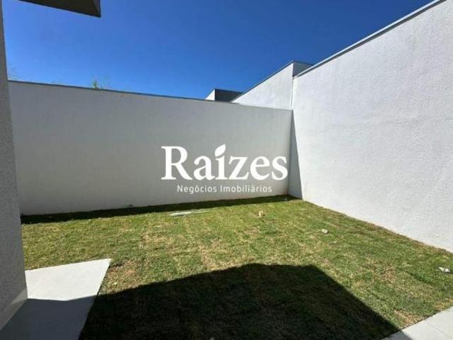 Casa à venda em Uberlândia, Bairro Novo Mundo – 3 suítes, varanda gourmet e 150 m²
