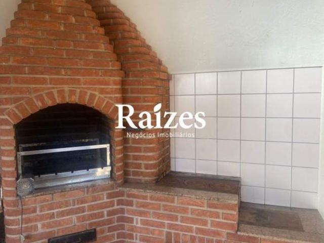 Casa à venda em Uberlândia, Bairro Pacaembu — 3 Quartos, Varanda Gourmet e Quintal