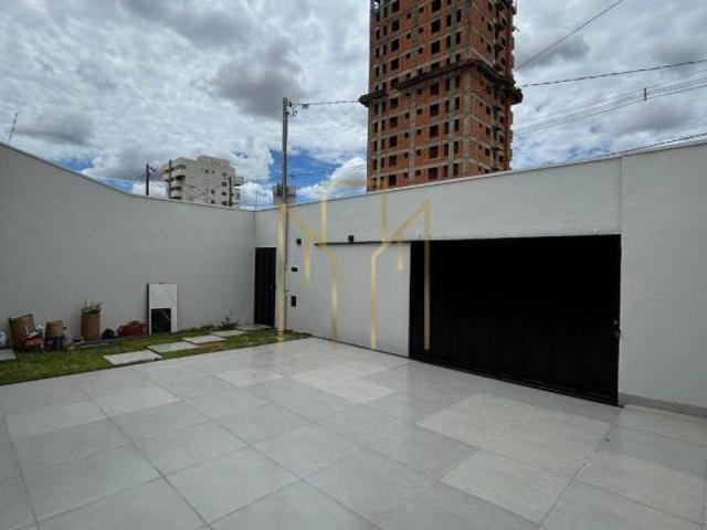 Casa à venda em Uberlândia MG, bairro Granada: 3 quartos, 1 suíte, 1 sala, 3 banheiros, 6 vagas, 200