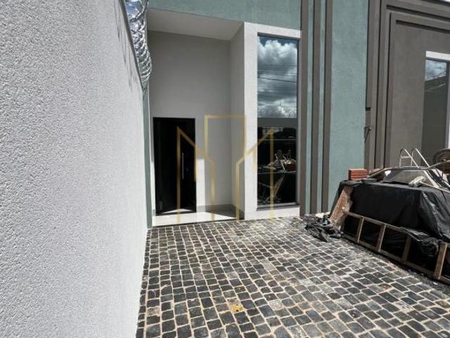 Casa à venda em Uberlândia MG, bairro Laranjeiras: 3 quartos, 1 suíte, 1 sala, 2 banheiros, 2 vagas