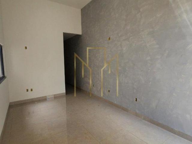 Casa à venda em Uberlândia MG na Granja Marileusa: 3 quartos, 1 suíte, 80m², 2 vagas na garagem!