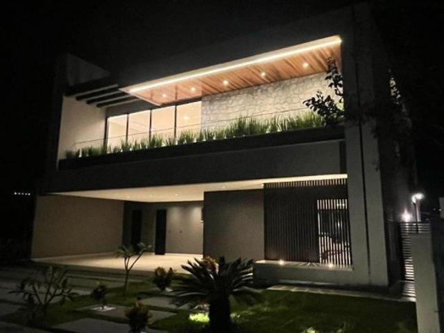 Casa à venda em Urbanova