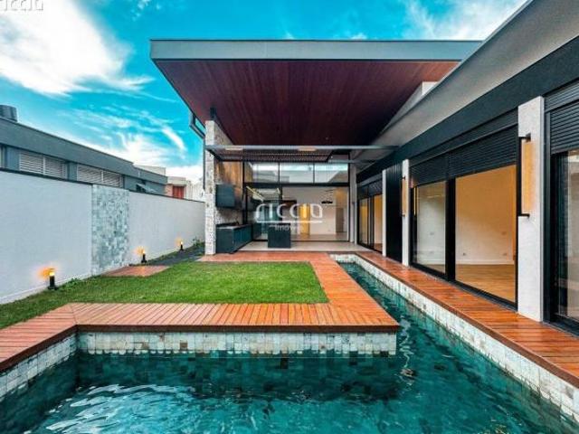 Casa à venda em Urbanova