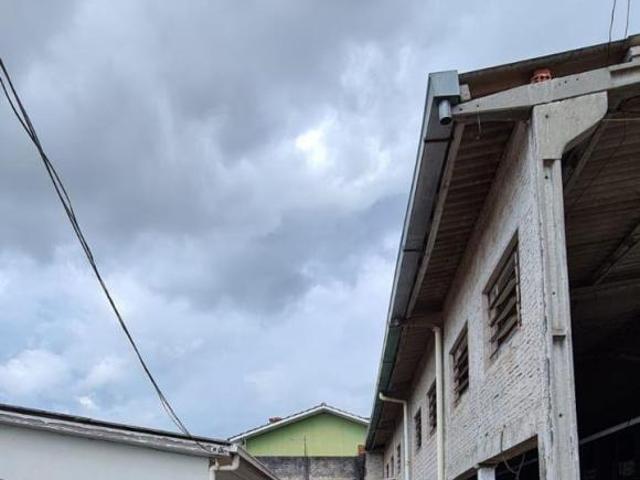 CASA À VENDA EM UVARANAS