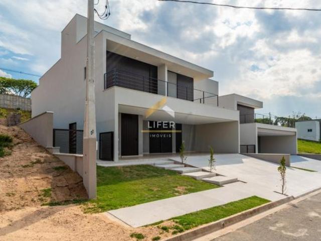 CASA À VENDA EM VALINHOS