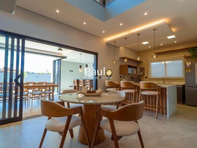 Casa à venda em Valinhos, Condomínio Residencial Terras do Caribe, com 3 suítes, com 310 m²