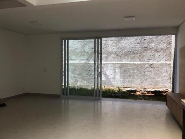 Casa à venda em Valinhos, Chácaras Silvania, com 3 suítes, com 134 m²