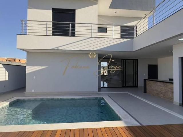 Casa a venda em Valinhos, muito bem localizada em excelente Condomínio!