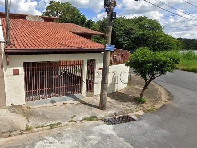 Casa à Venda em Valinhos no bairro Jardim Itapuã