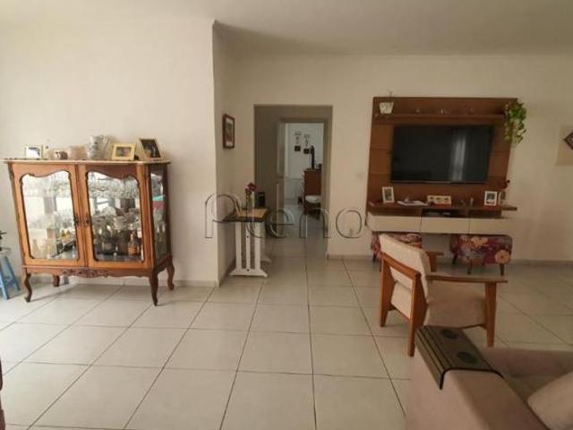 Casa à Venda em Valinhos no bairro Vila São José em Valinhos