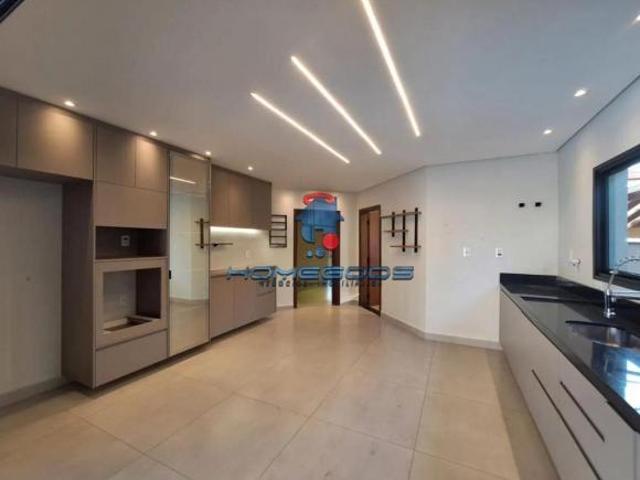 Casa à venda em Valinhos, Santa Cruz, com 3 suítes, com 270 m², Terras dos Caribe