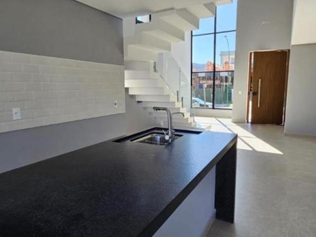 Casa à venda em Valinhos, Roncáglia, com 3 suítes, com 210 m², Condomínio: Residencial Mont&apos Alcino