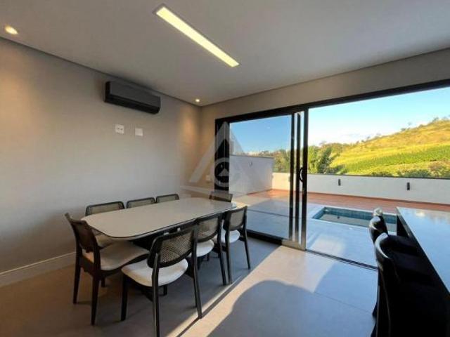 Casa à venda em Valinhos, Roncáglia, com 3 suítes, com 238 m², Residencial Mont&apos Alcino