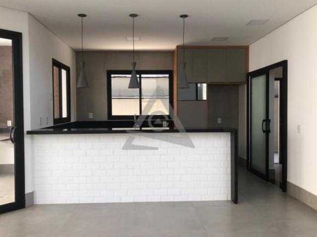 Casa à venda em Valinhos, Roncáglia, com 3 suítes, com 242 m², Residencial Mont&apos Alcino