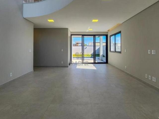 Casa à venda em Valinhos, Roncáglia, com 3 suítes, com 280 m², Residencial Mont&apos alcino