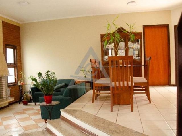 Casa à venda em Valinhos, Vila Faustina II, com 3 quartos, com 199 m², Vivenda das Quaresmeiras