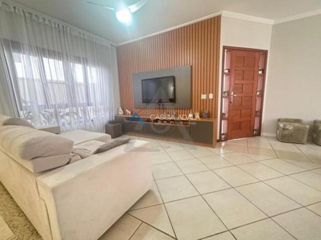Casa à venda em Valinhos, Vila Faustina II, com 3 quartos, com 210 m², Vivenda das Quaresmeiras