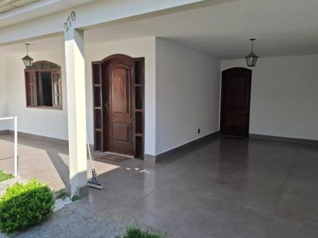 Casa à venda em Varginha, no bairro Jardim Colonial