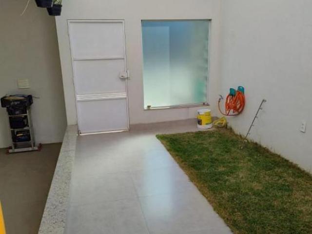 Casa à venda em Varginha, no bairro Residencial Portinari