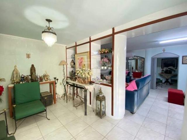 Casa à venda em Várzea Grande com 4 quartos sendo 1 suíte