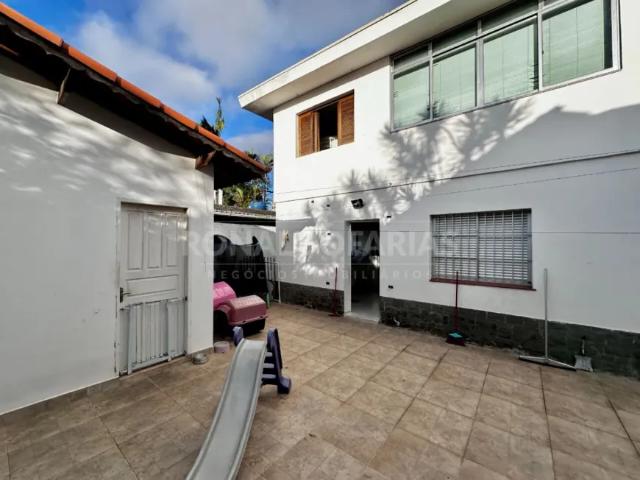 Casa a Venda em Veleiros com 4 Dormitórios 1 Suíte e 4 Vagas de Garagem