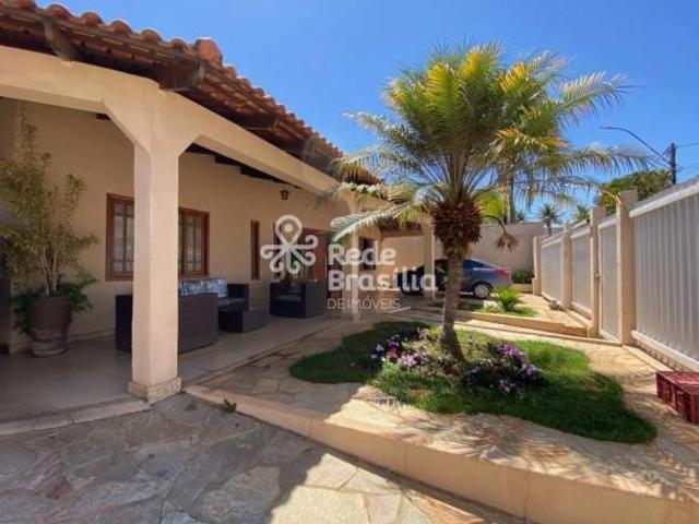 Casa à Venda em Vicente Pires, Rua 1 no Jóquei, 4 Quartos, Lote de 800m² e Lazer Completo