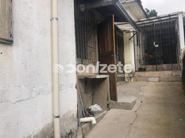 Casa à venda em Vila Vitória, Santo André | 2 quartos, 2 vagas | Financiamento aceito