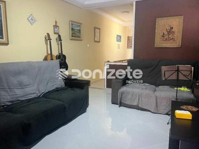 Casa à venda em Vila Vitória, Santo André – 3 quartos, 2 vagas, aceita financiamento