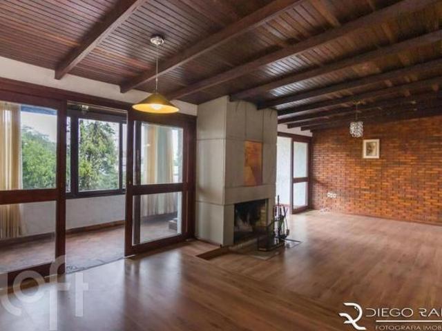 Casa à venda em Vila Assunção com 470 m², 3 quartos, 1 suíte, 4 vagas