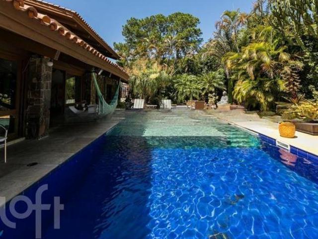 Casa à venda em Vila Assunção com 768 m², 5 quartos, 3 suítes, 7 vagas