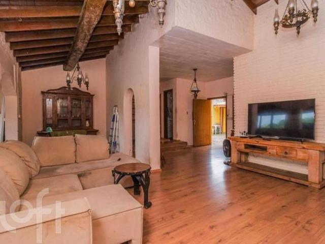 Casa à venda em Vila Assunção com 219 m², 4 quartos, 1 suíte, 4 vagas