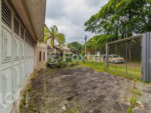 Casa à venda em Vila Assunção com 300 m², 5 quartos, 1 suíte, 3 vagas
