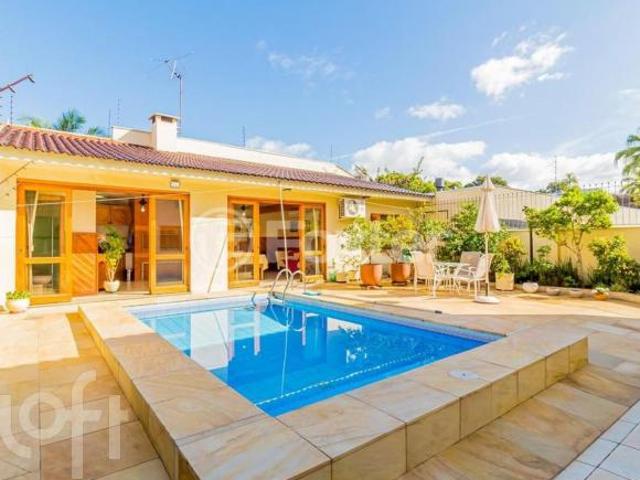 Casa à venda em Vila Assunção com 392 m², 5 quartos, 2 suítes, 4 vagas