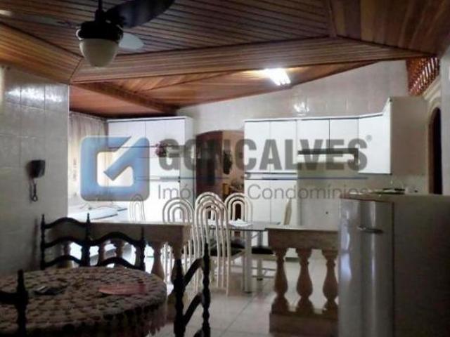 Casa à Venda em Vila Aquilino, Santo André – 3 Quartos, 2 Banheiros, 1 Vaga