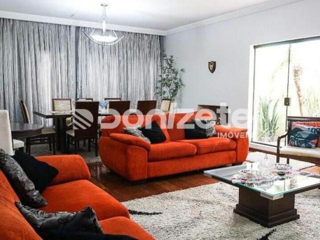 Casa à venda em Vila Bastos, Santo André – 350 m² úteis, 400 m² de terreno