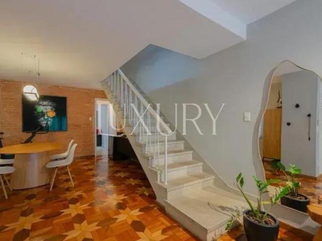 Casa à venda em vila charmosa e segura com 240m² de área útil no Brookiln