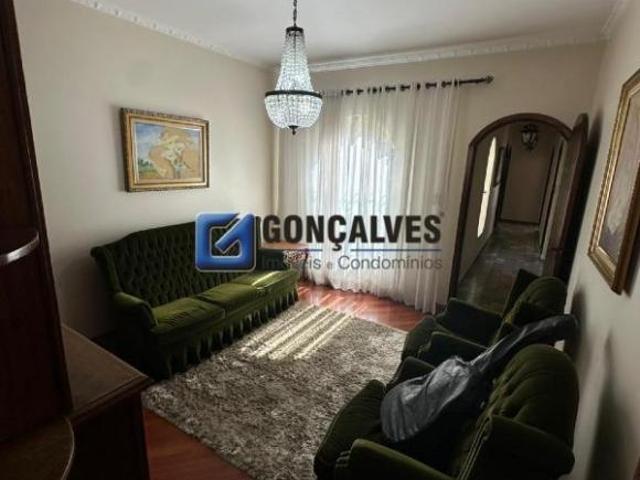 Casa à venda em Vila Euclides, São Bernardo do Campo — 3 quartos, 6 vagas, financiamento e permuta