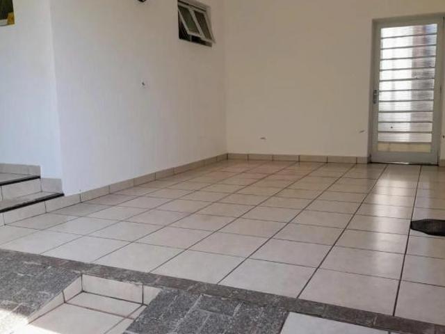 Casa à Venda em Vila Galo Americana: 3 Suítes, 180m²