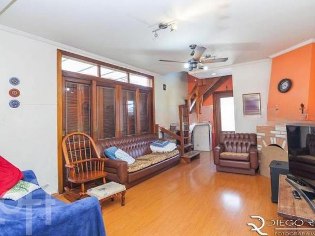 Casa à venda em Vila Ipiranga com 230 m², 3 quartos, 3 vagas