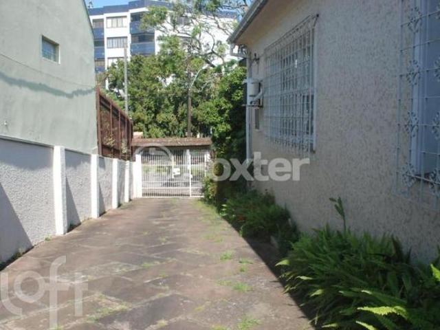 Casa à venda em Vila Ipiranga com 230 m², 4 quartos, 4 vagas