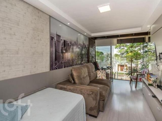 Casa à venda em Vila Ipiranga com 240 m², 4 quartos, 1 suíte, 6 vagas