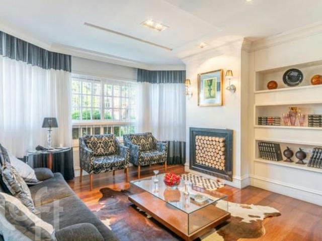 Casa à venda em Vila Ipiranga com 340 m², 4 quartos, 1 suíte, 2 vagas